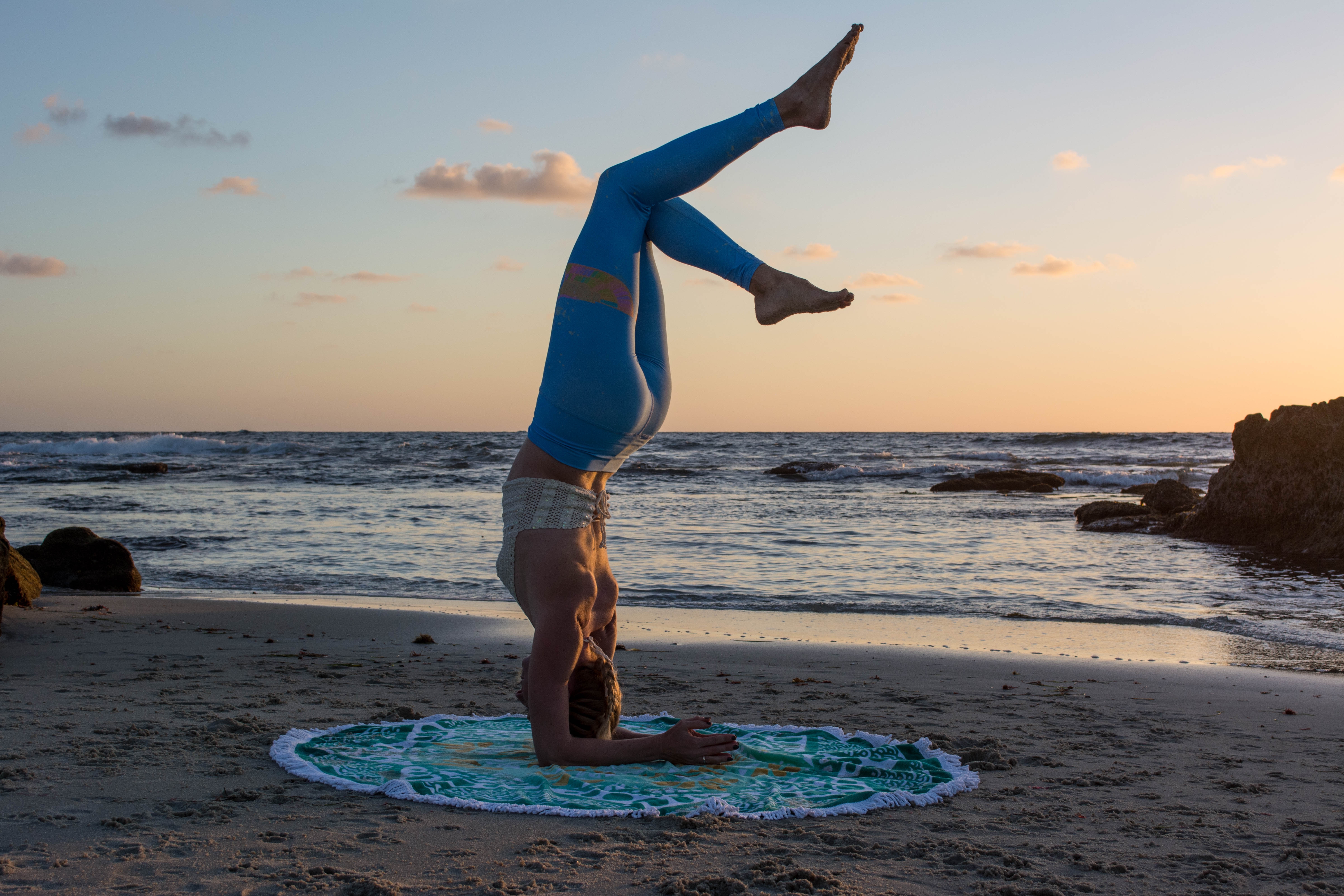 Hollow Back Girl - büddhi - Online Yoga Classes For All Levels